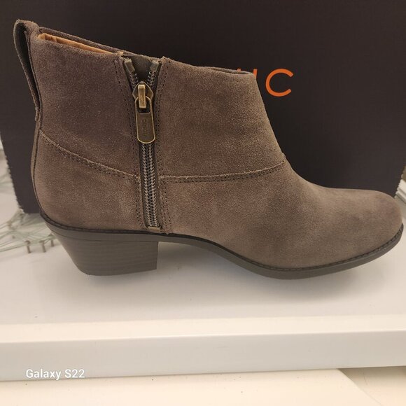 Vionic | Shoes | Vionic Joy Zadie Gray Suede Zipup Heeled Ankle Booties ...